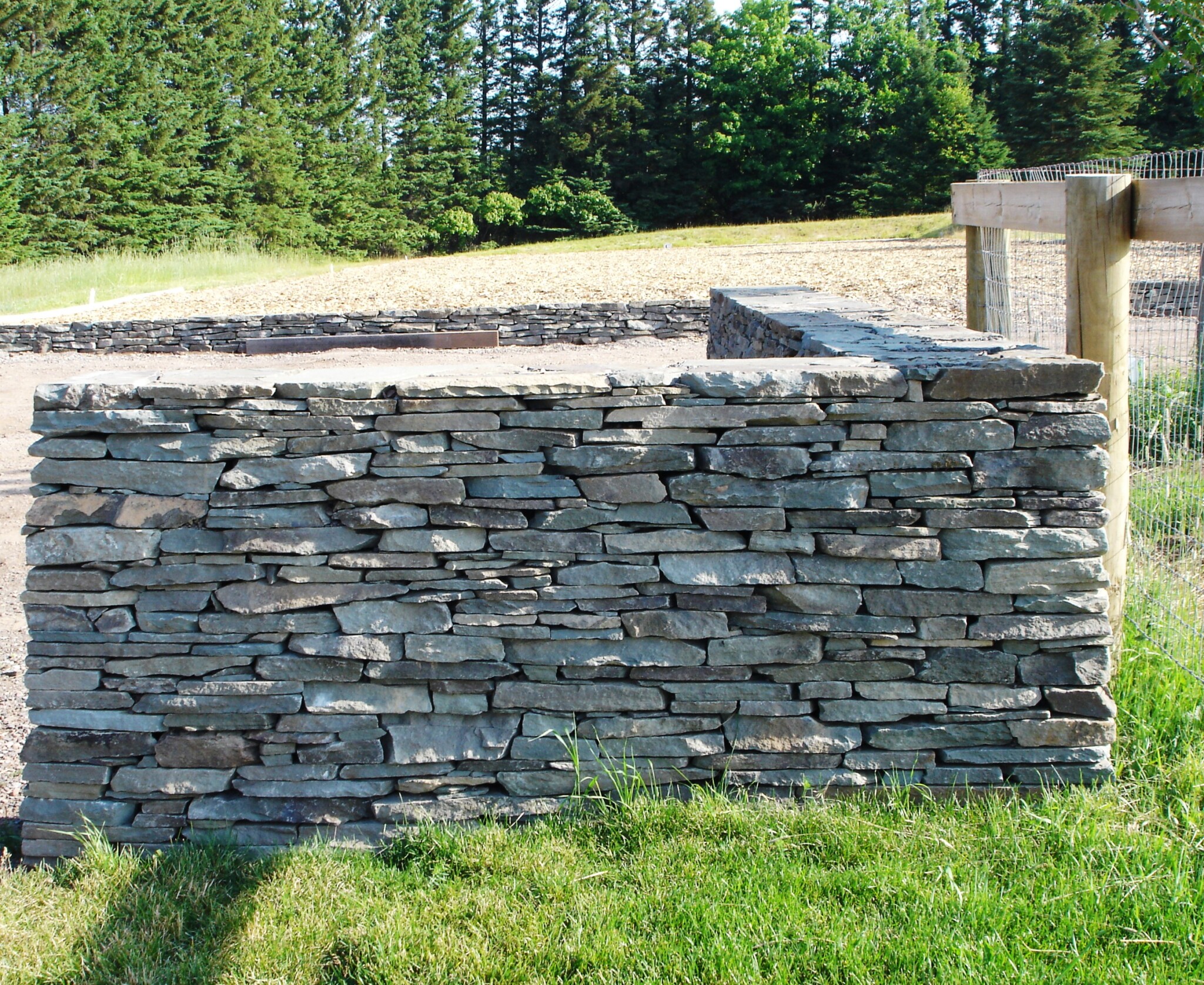 New York Bluestone Full Color Natural Block Wall - Great Lakes Stone Supply
