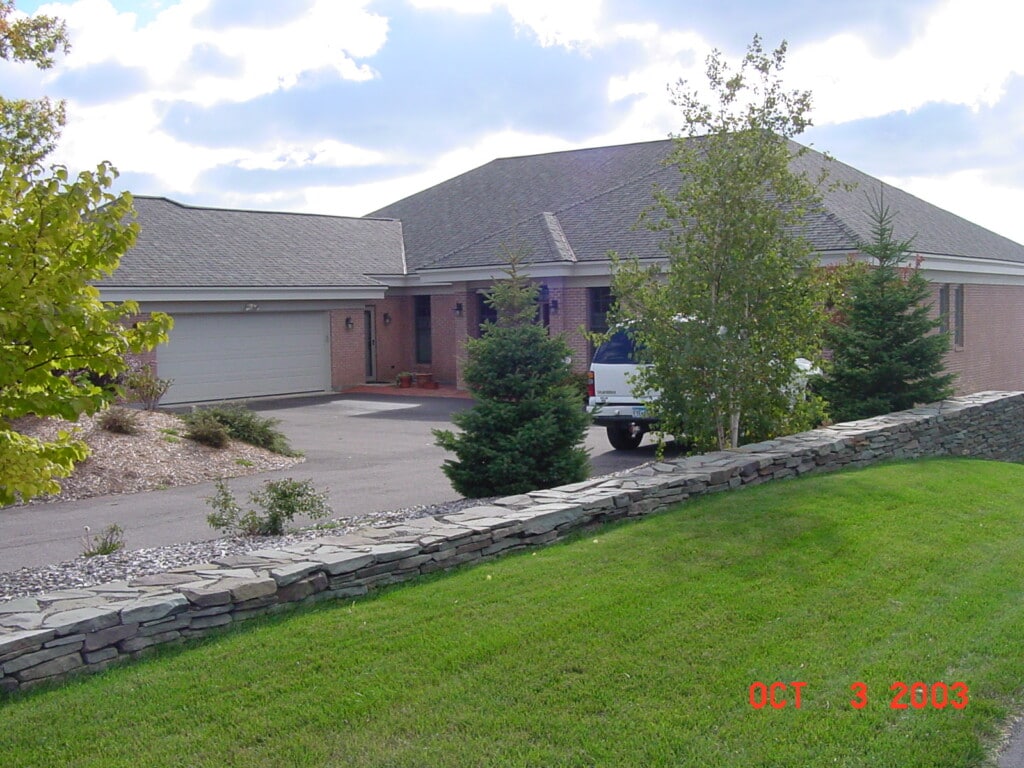 New York Bluestone Full Color Natural Block Wall - Great Lakes Stone Supply